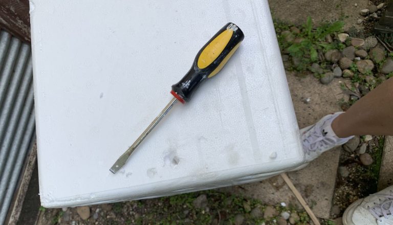 How to make a Styrofoam worm farm - Eco Family Life