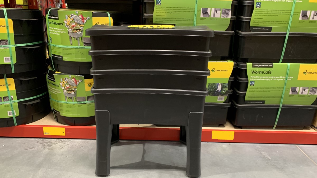 Worm Farming for Beginners: 10 Easy Steps - Eco Family Life