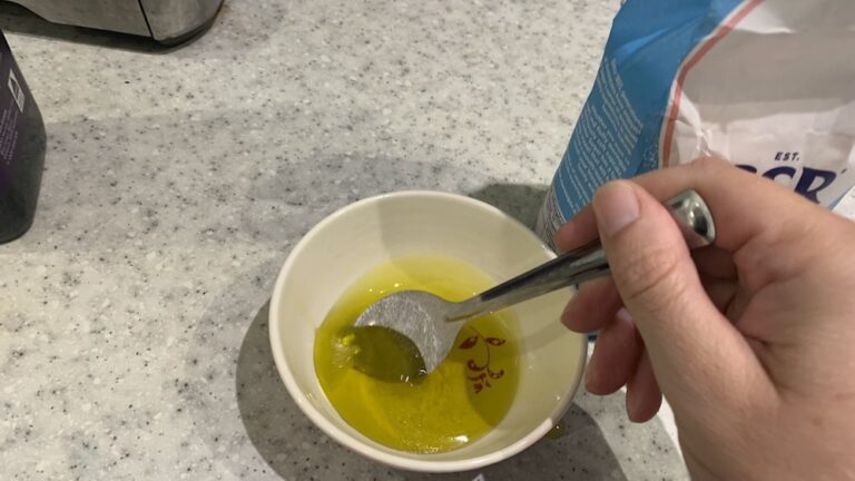 Does Sugar Dissolve in Oil? | 4 Tips to Make it Work - Eco Family Life